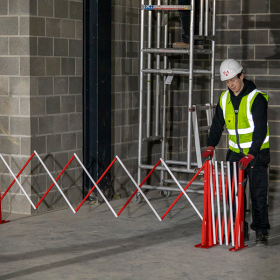 Armorgard Expandable Safety Barricade - 2.5m